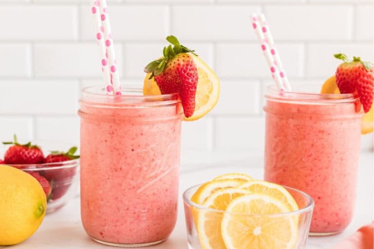 Strawberry Lemonade Smoothie - Oh So Foodie
