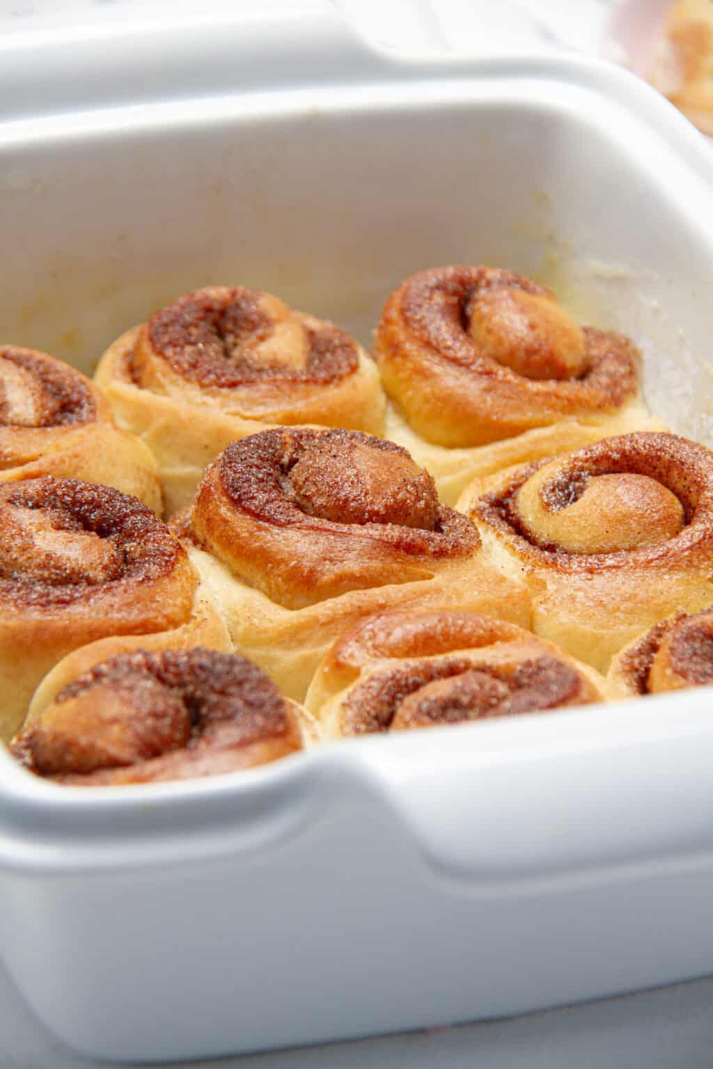 How To Roll And Shape Cinnamon Roll Dough Like A Pro - Oh So Foodie
