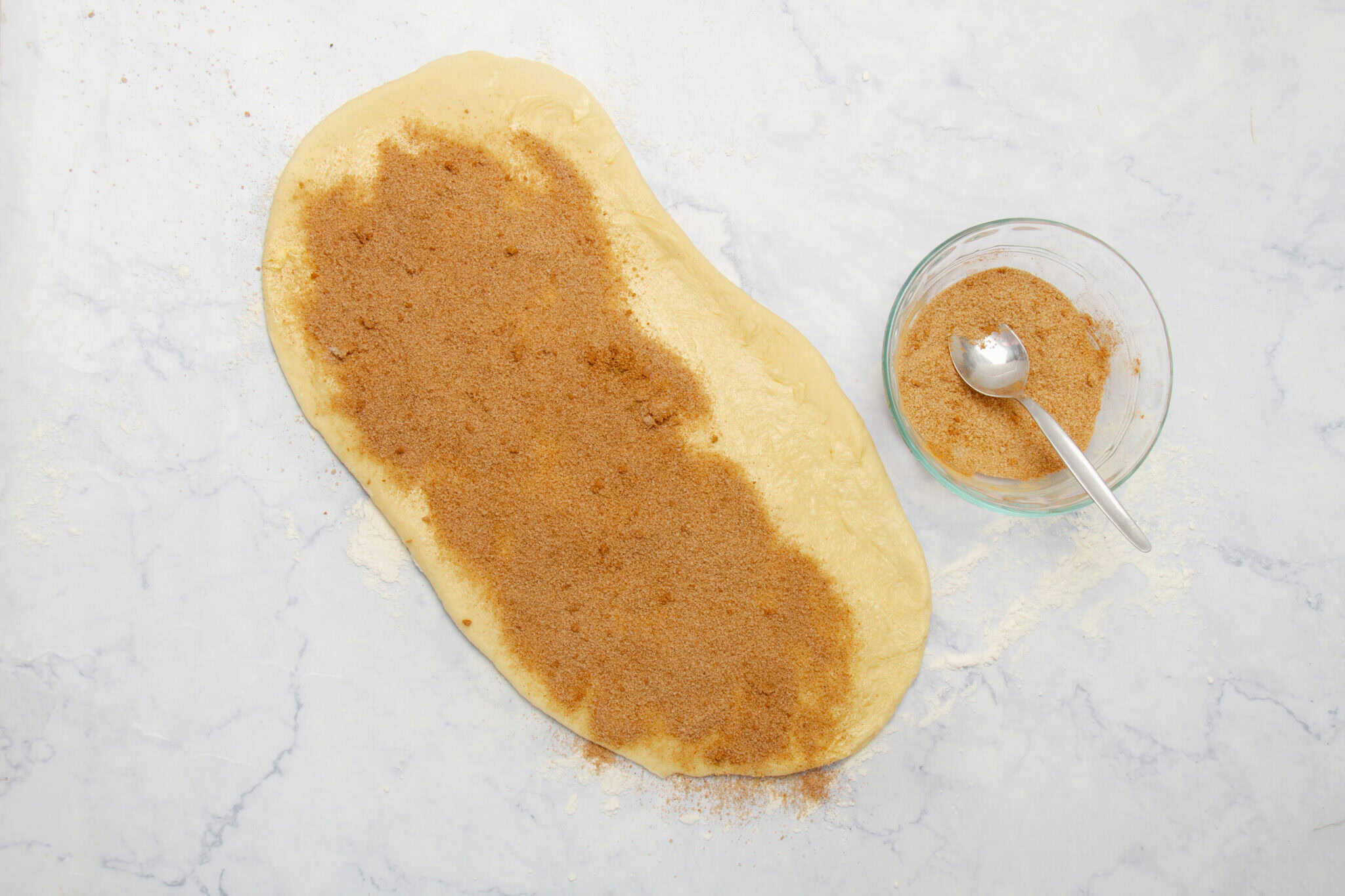 How To Roll And Shape Cinnamon Roll Dough Like A Pro - Oh So Foodie